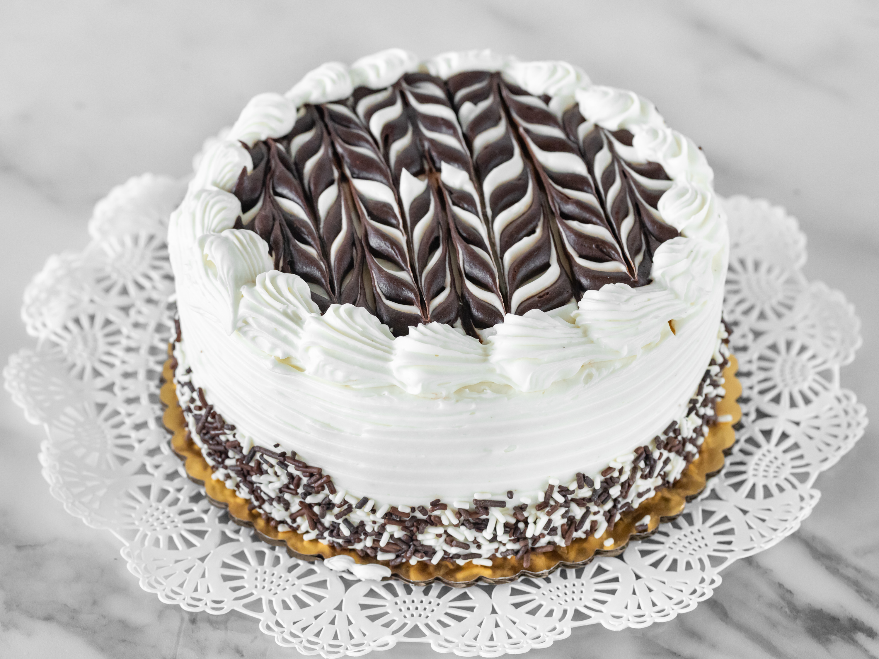 7" Criscross Cake | Dairy on the go